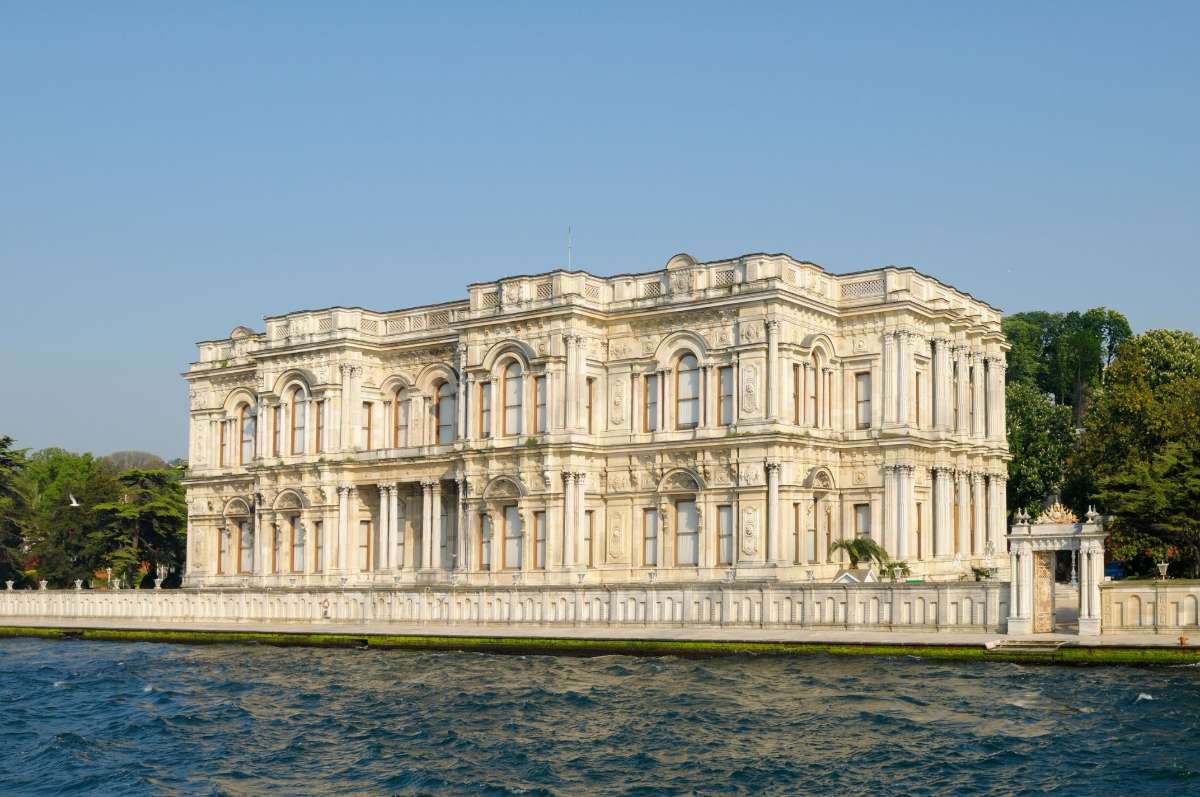 Palaces in Istanbul: The 10 Stunning Royal Ottoman Palaces