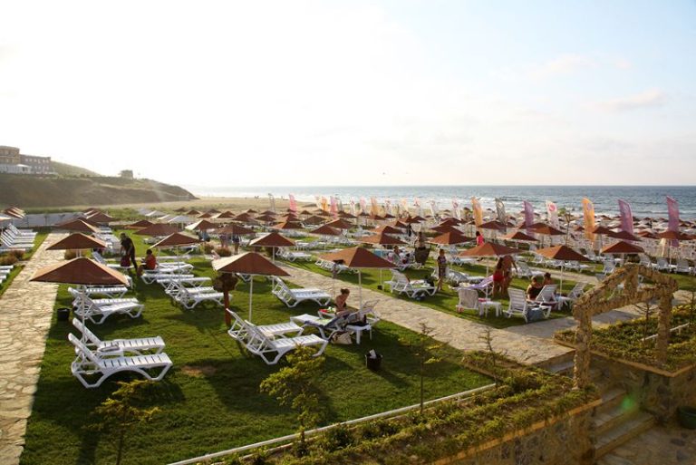 16 Most Beautiful Beaches in Istanbul (Public & Private)