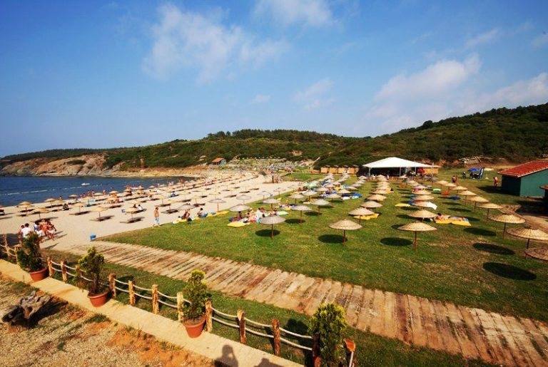 16 Most Beautiful Beaches in Istanbul (Public & Private)